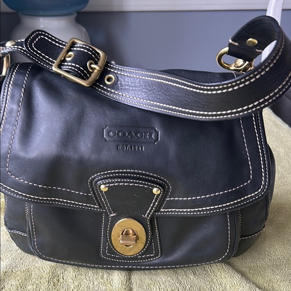 Coach | Bags | Coach Black And Gold Shoulder Bag With Turnlock Closure ...